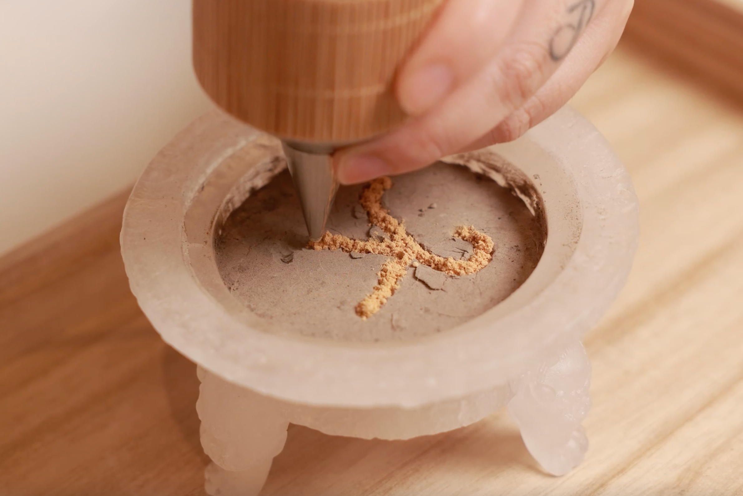 Stunning Creative Formations Using Incense Powder and Ash - Kin Objects